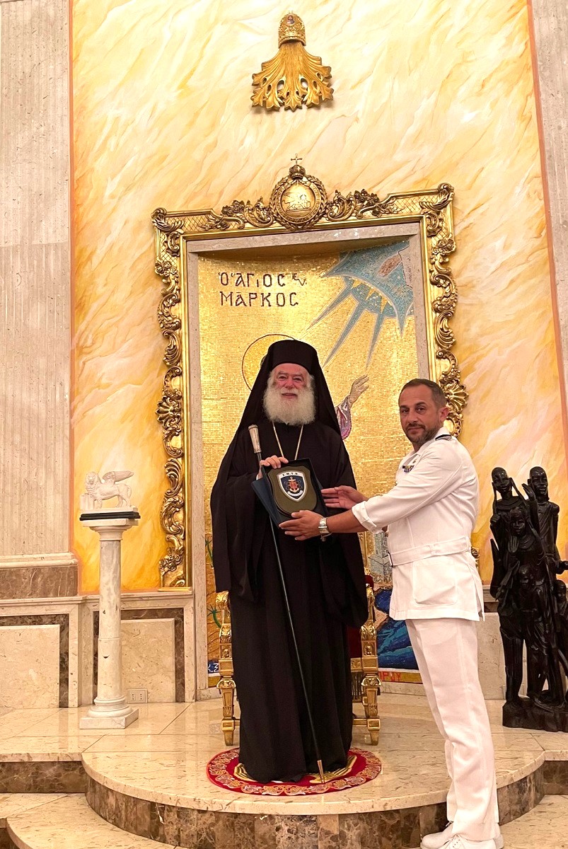 ΕΠΙΣΚΕΨΗ ΑΞΙΩΜΑΤΙΚΩΝ ΚΑΙ ΠΛΗΡΩΜΑΤΟΣ ΣΚΑΦΟΥΣ ΤΟΥ Π.Ν. ΣΤΟΝ ΜΑΚΑΡΙΩΤΑΤΟ ...