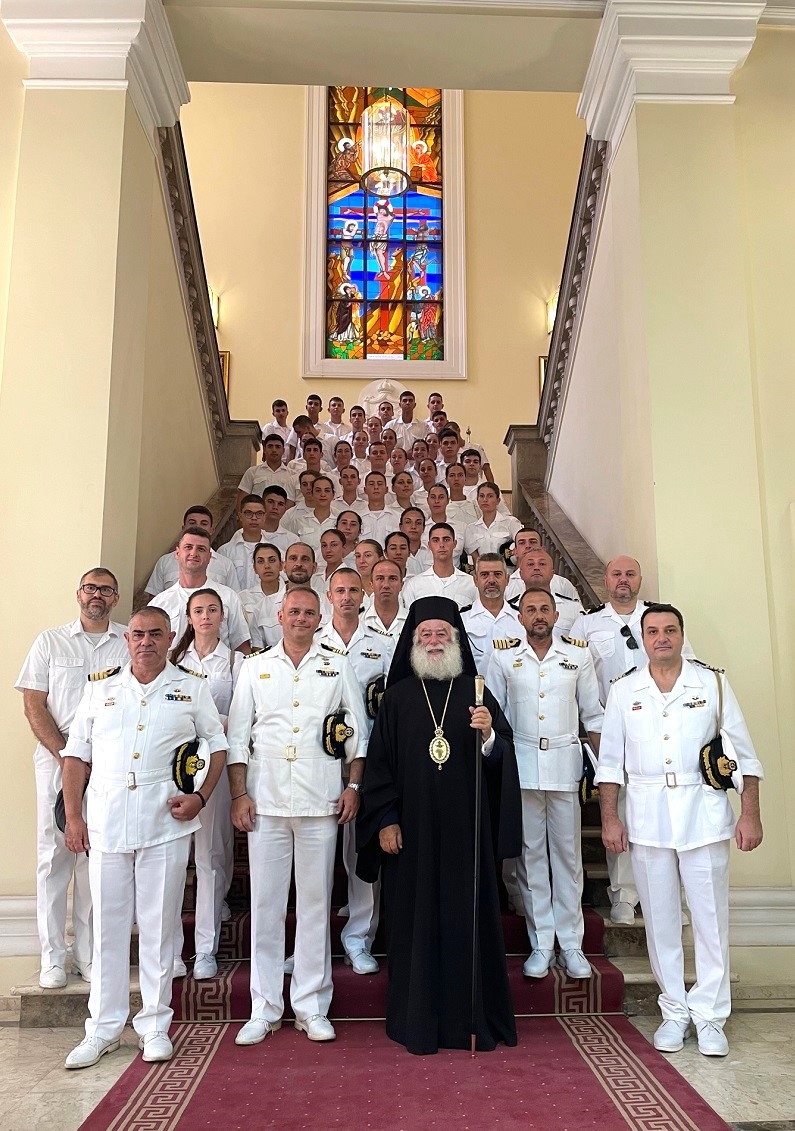 ΕΠΙΣΚΕΨΗ ΑΞΙΩΜΑΤΙΚΩΝ ΚΑΙ ΠΛΗΡΩΜΑΤΟΣ ΣΚΑΦΟΥΣ ΤΟΥ Π.Ν. ΣΤΟΝ ΜΑΚΑΡΙΩΤΑΤΟ ...