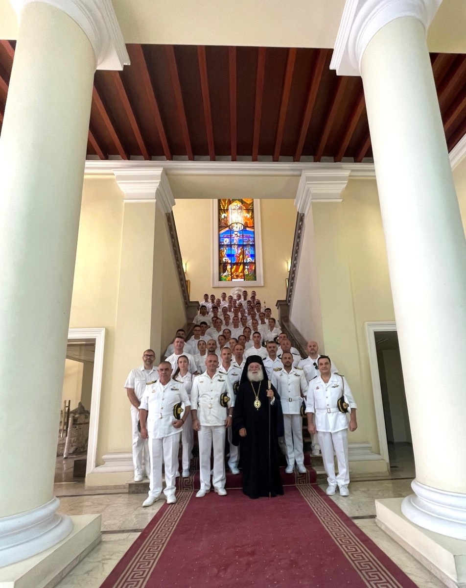 ΕΠΙΣΚΕΨΗ ΑΞΙΩΜΑΤΙΚΩΝ ΚΑΙ ΠΛΗΡΩΜΑΤΟΣ ΣΚΑΦΟΥΣ ΤΟΥ Π.Ν. ΣΤΟΝ ΜΑΚΑΡΙΩΤΑΤΟ ...